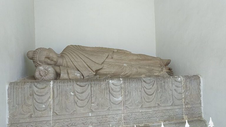 Dhauli Shanti Stupa & Dhauligiri Hills, Bhubaneswar, Odisha - Orissa Tours